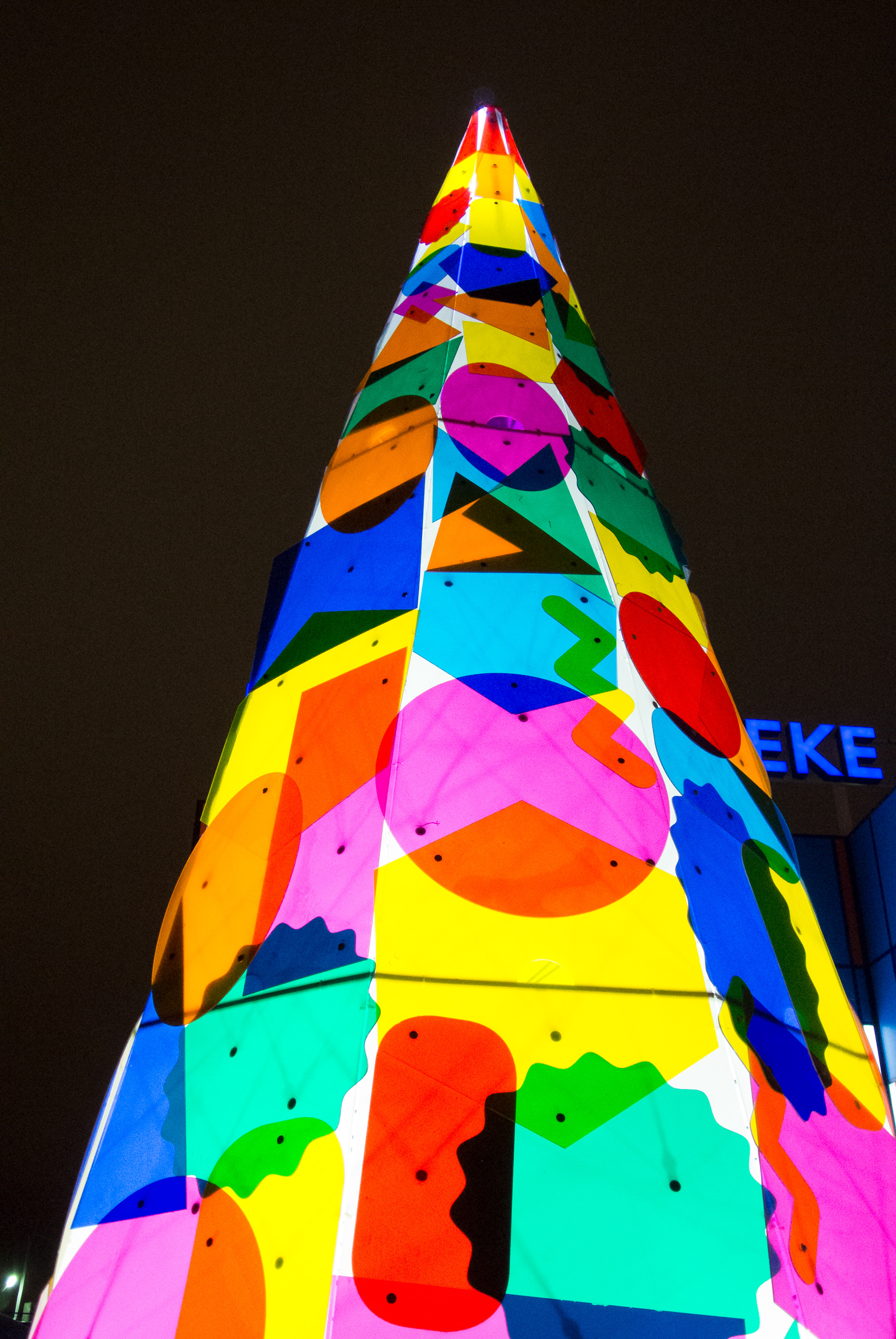 Olga Lesnikova - Kandinsky-style christmas tree in Moscow