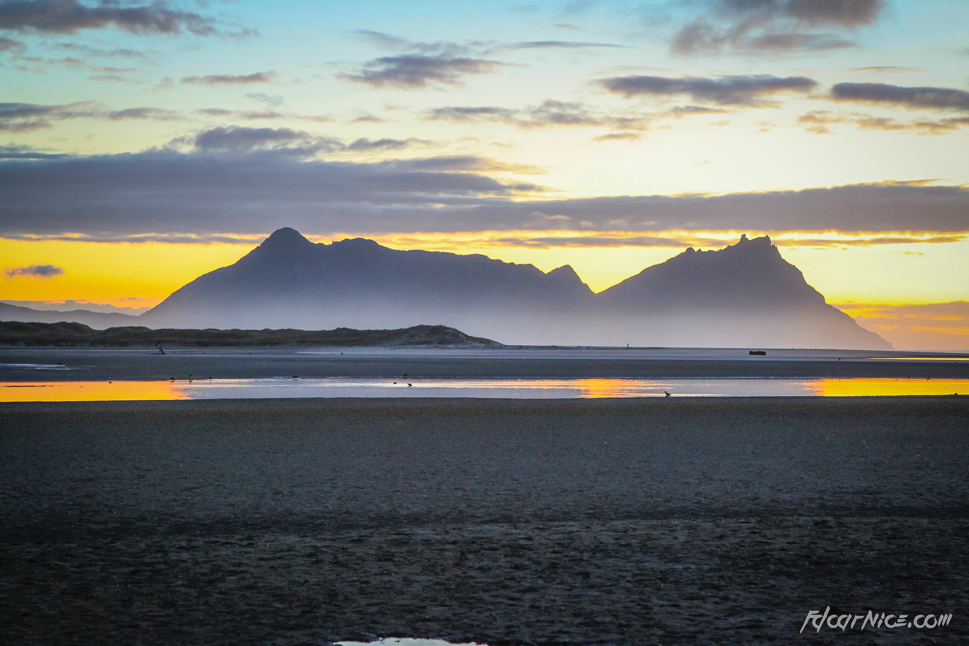 fd carnice - Sunrise at Ruakaka Beach Holiday Park