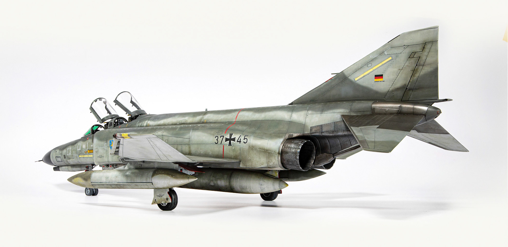 JR miniatures - F4F Phantom 1/32 Revell